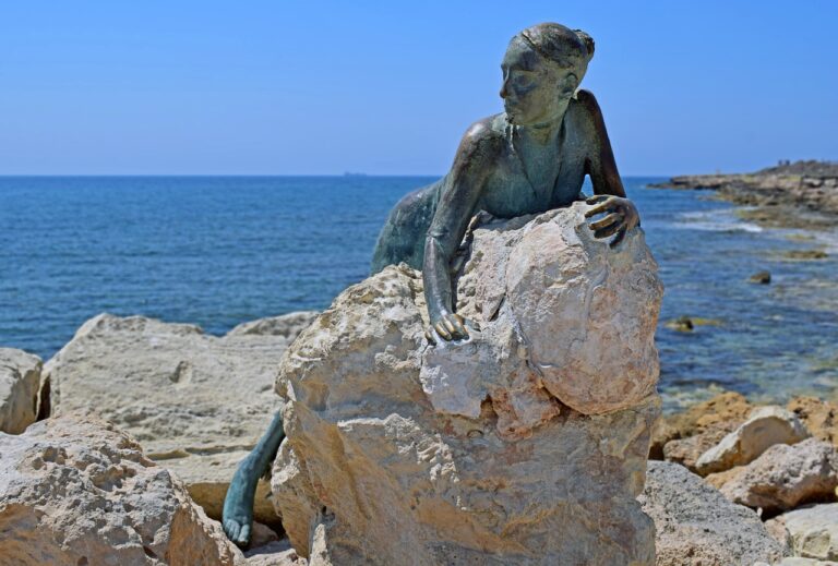 Understanding the Symbolism of Aphrodite, the Goddess of Love – Fate Lines